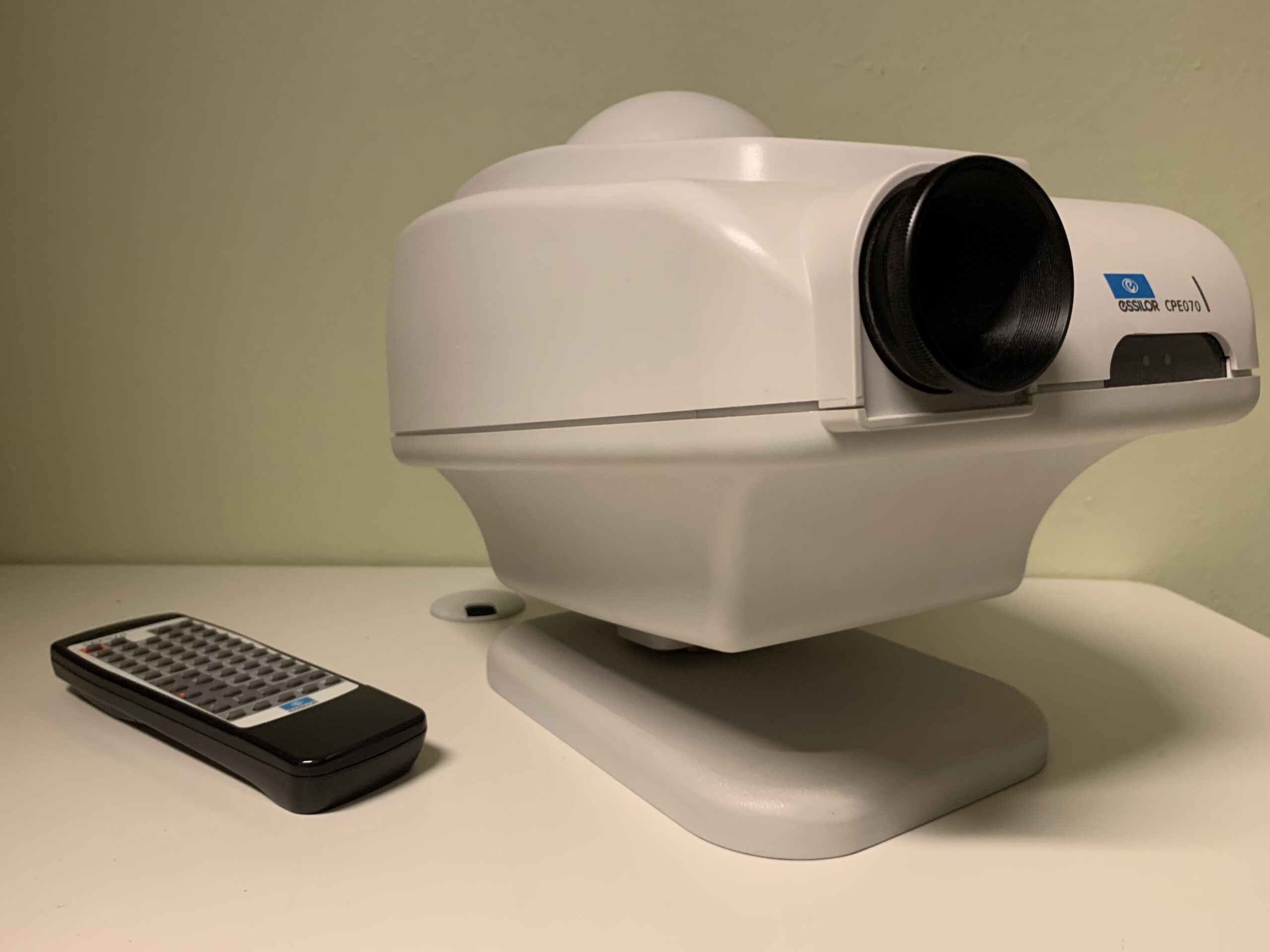 ESSILOR CPE070 Chart Projector - Optik Mash