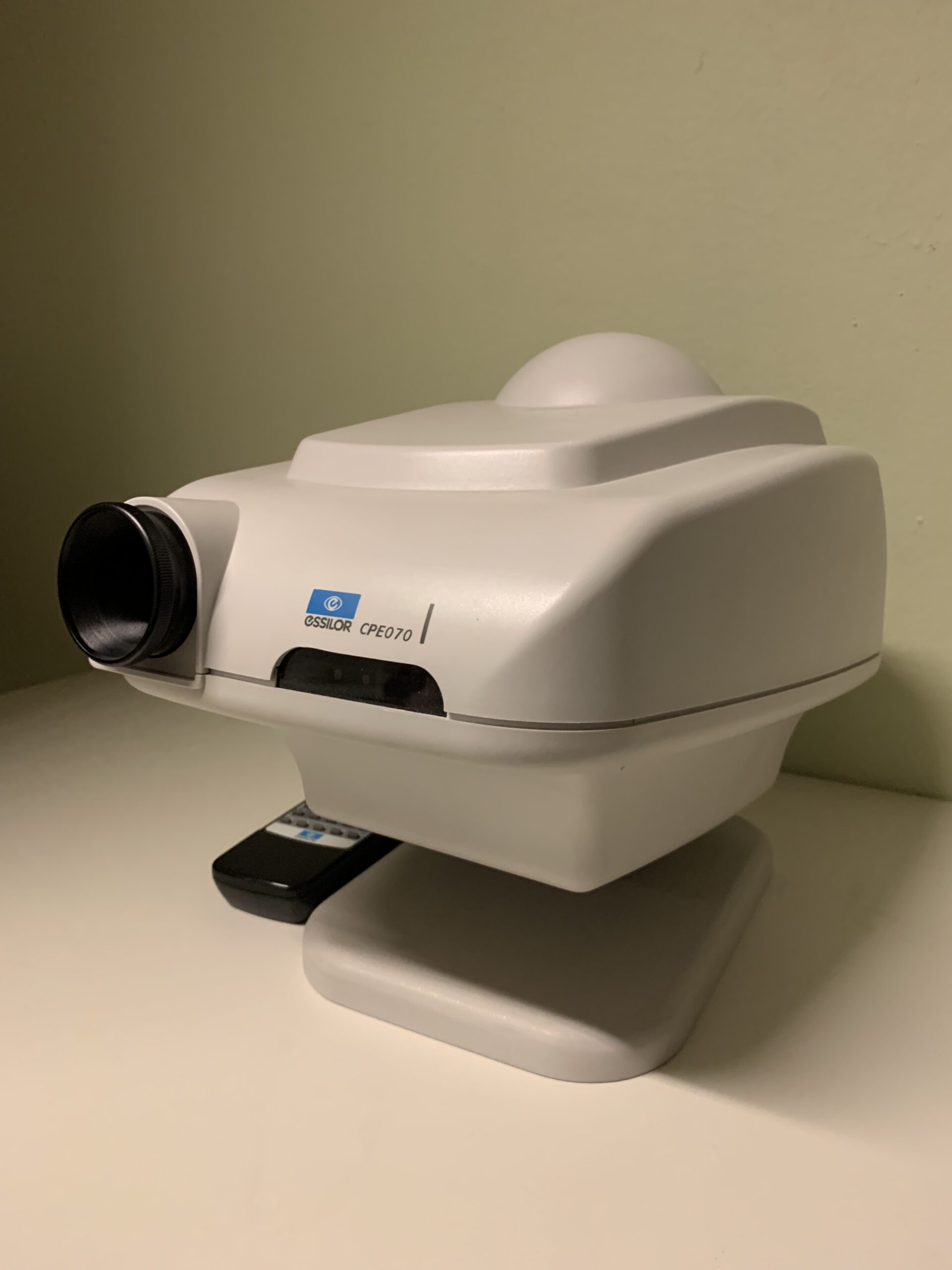 ESSILOR CPE070 Chart Projector - Optik Mash